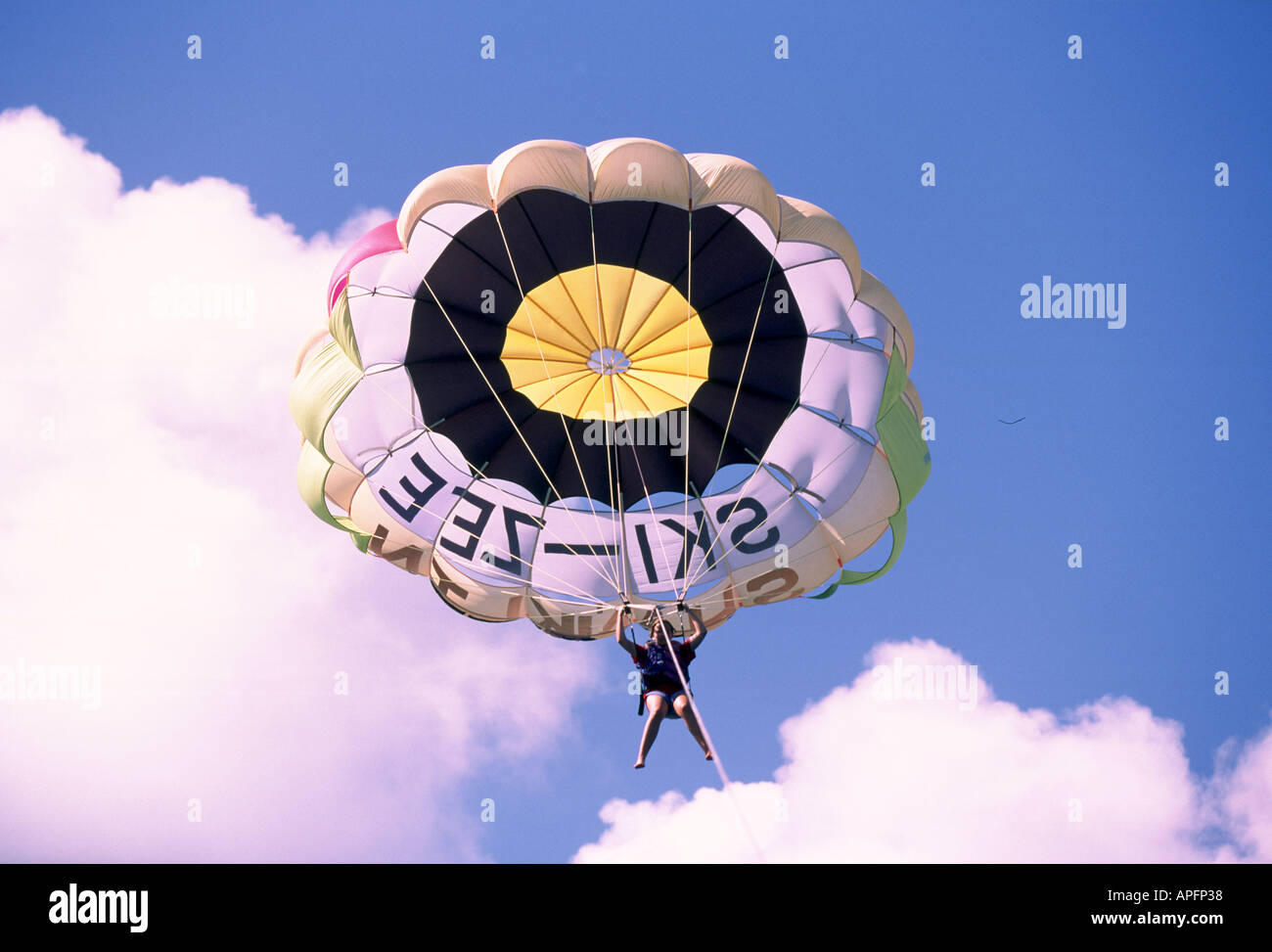 Black and white parachute hi-res stock photography and images - Alamy
