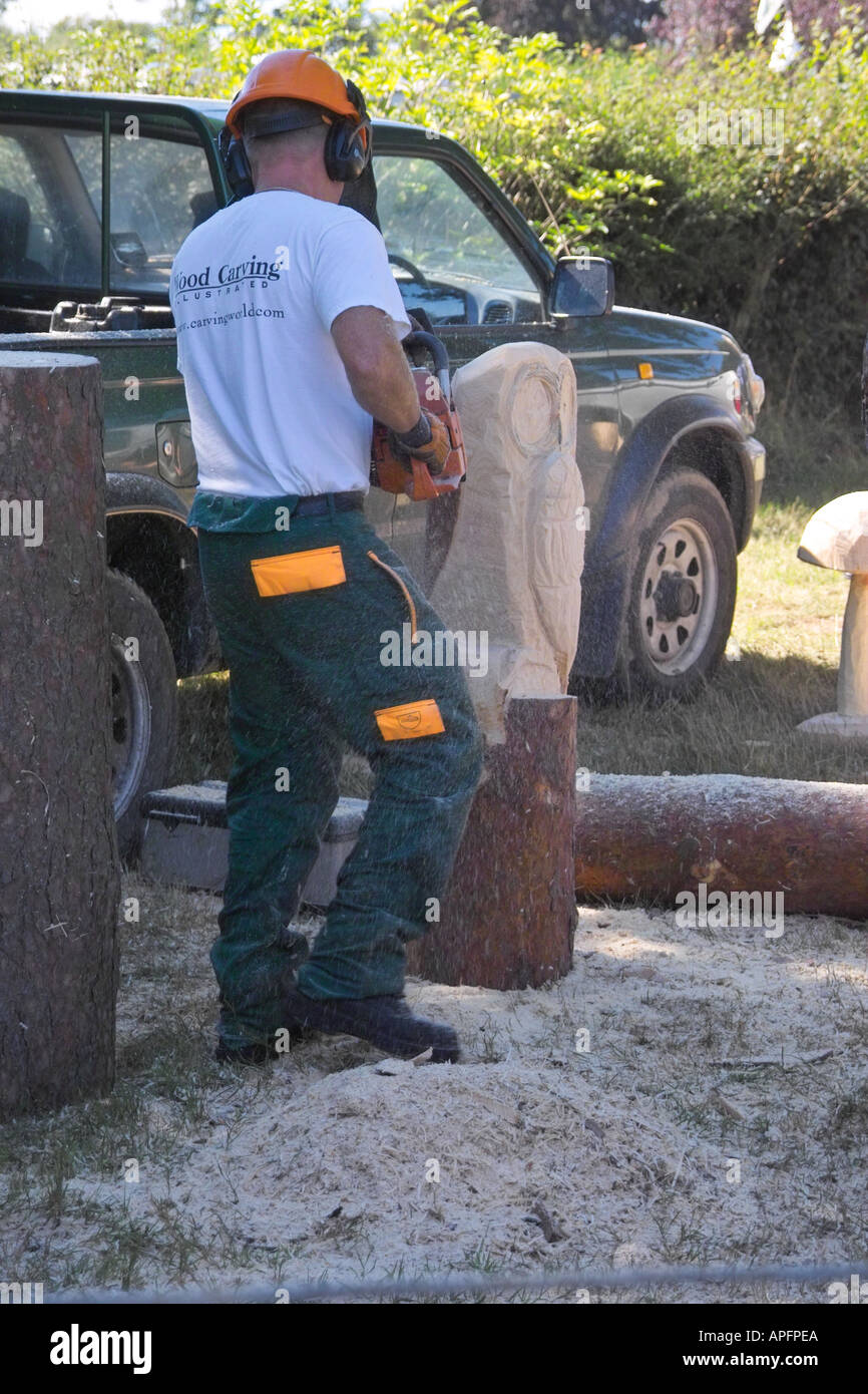 Chainsaw wood carving Stock Photo - Alamy