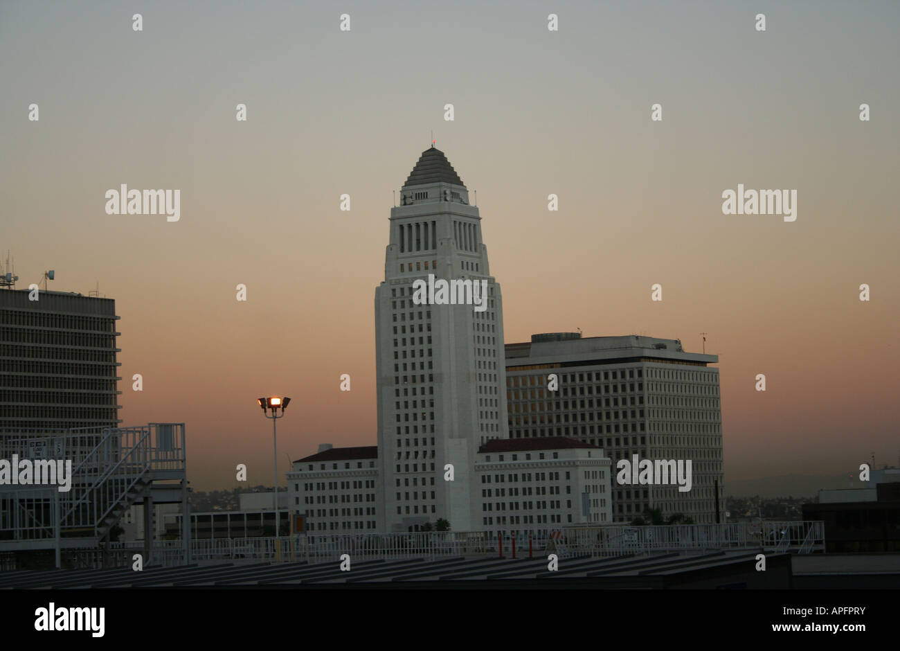 Los angeles skyline october 2007 hi-res stock photography and images ...