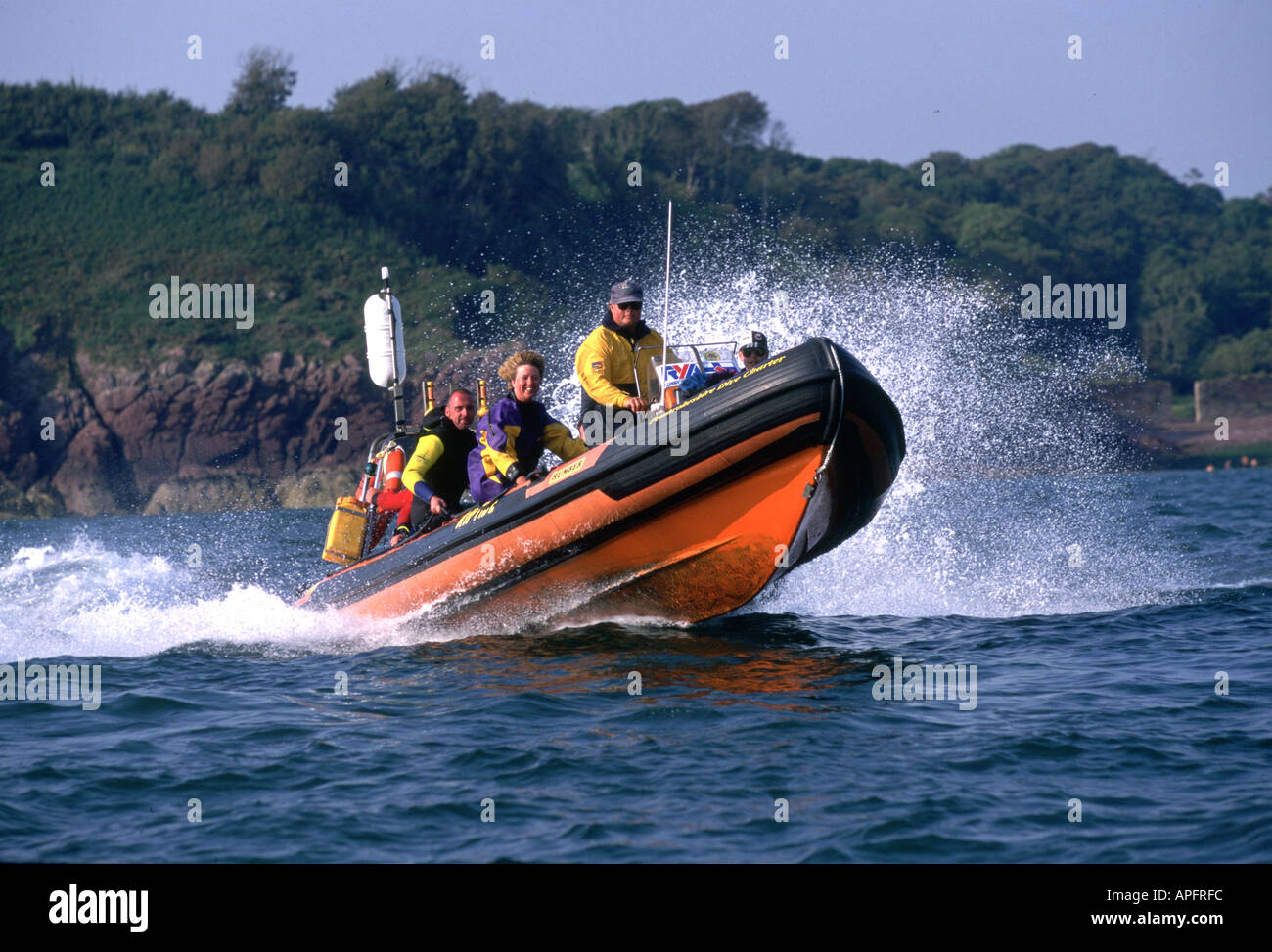 Speedboat with scuba divers and water spray hi-res stock photography ...