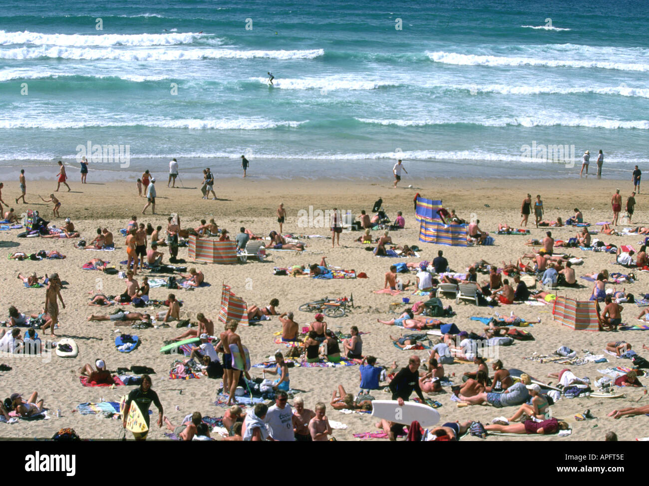 Cornwall newquay beach busy hi-res stock photography and images - Alamy