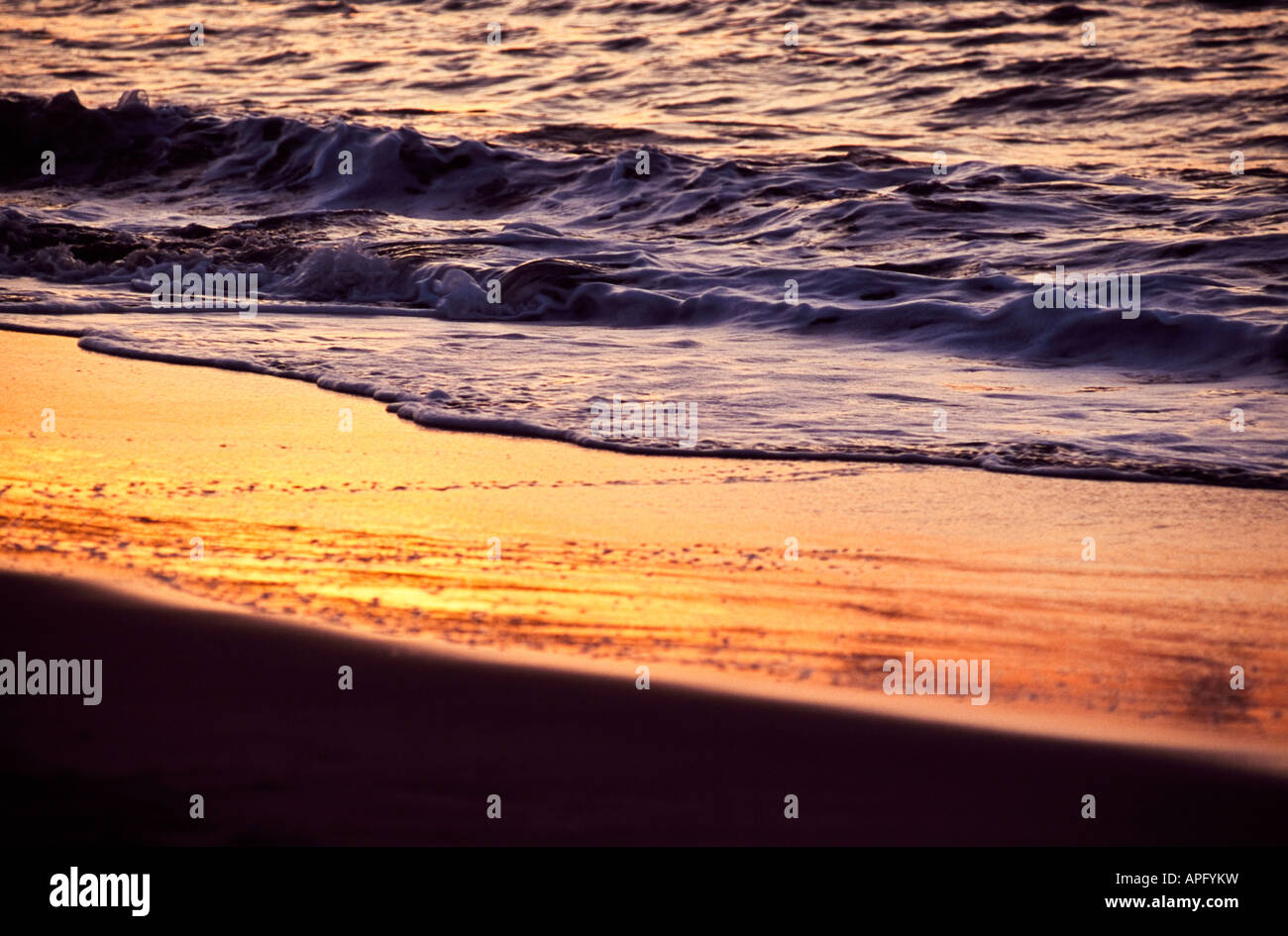 Wet sand sunset reflection hi-res stock photography and images - Alamy
