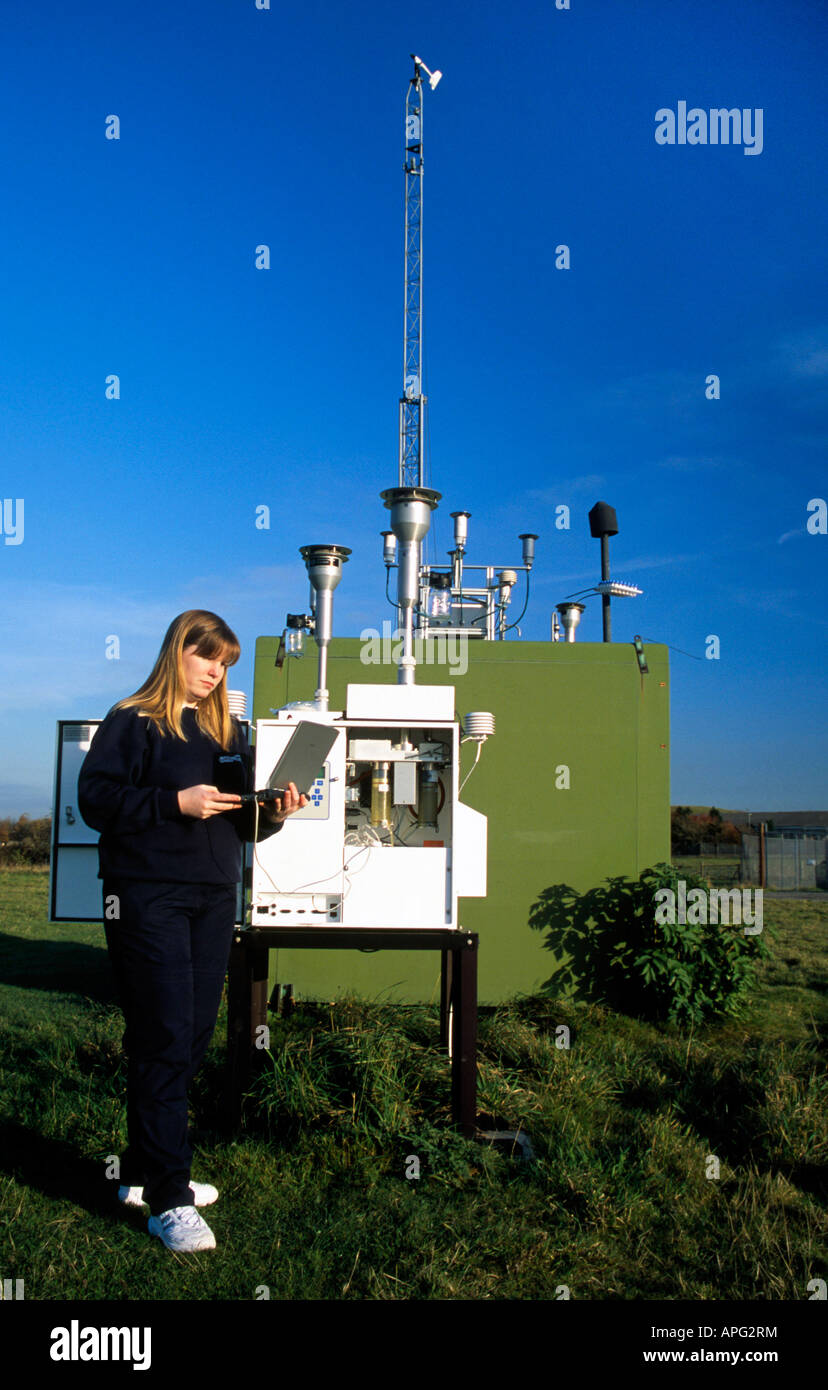 UK air pollution monitoring station 2 Stock Photo - Alamy