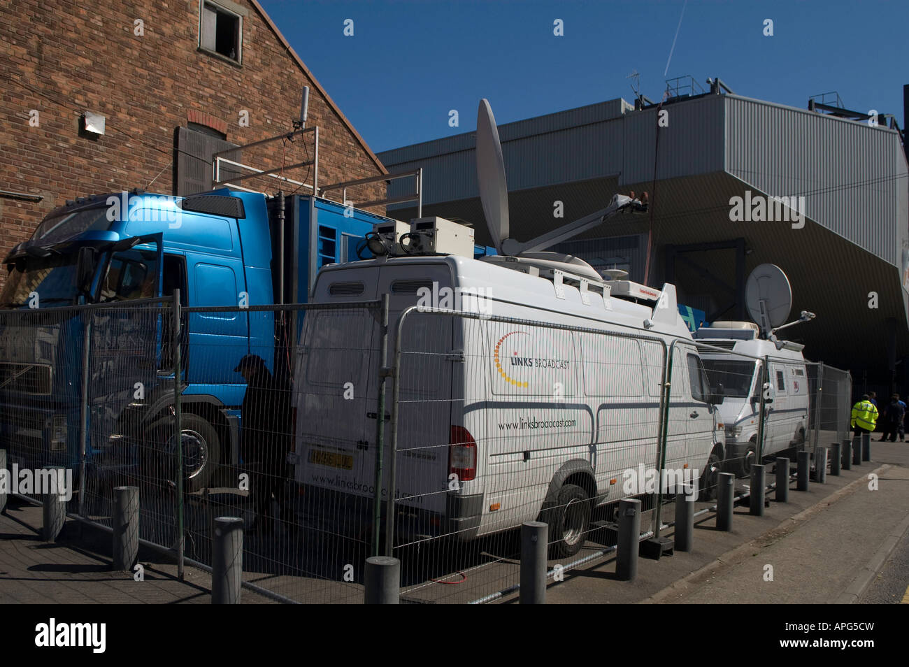Tv broadcast vehicles hi-res stock photography and images - Alamy