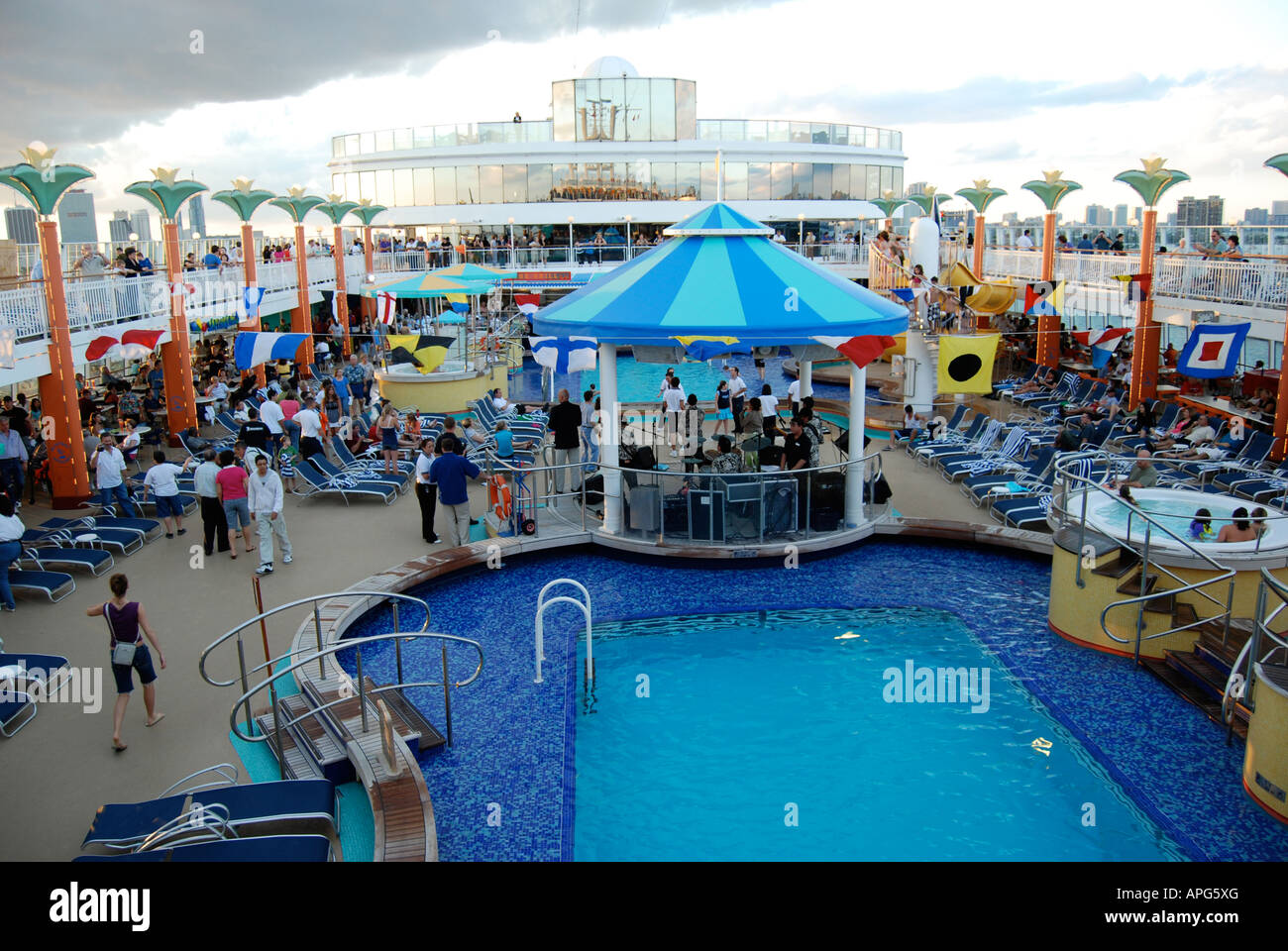Main deck and swimming pool on the NCL "Norwegian Jewel" cruise liner ...