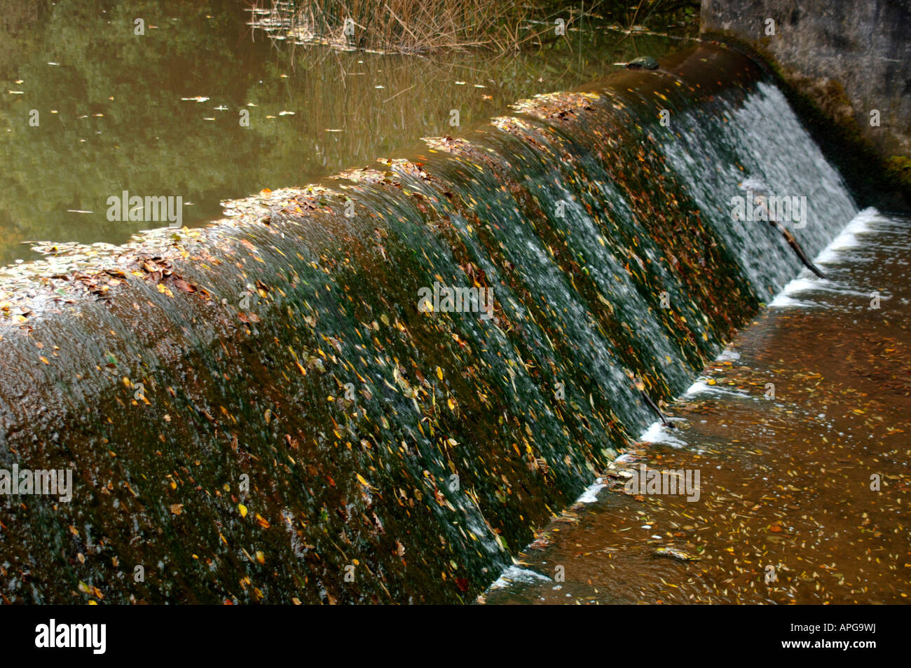 Overflow weir hi-res stock photography and images - Alamy