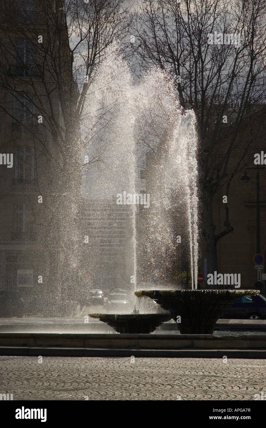 Fountain on a roundabout in Paris Stock Photo - Alamy