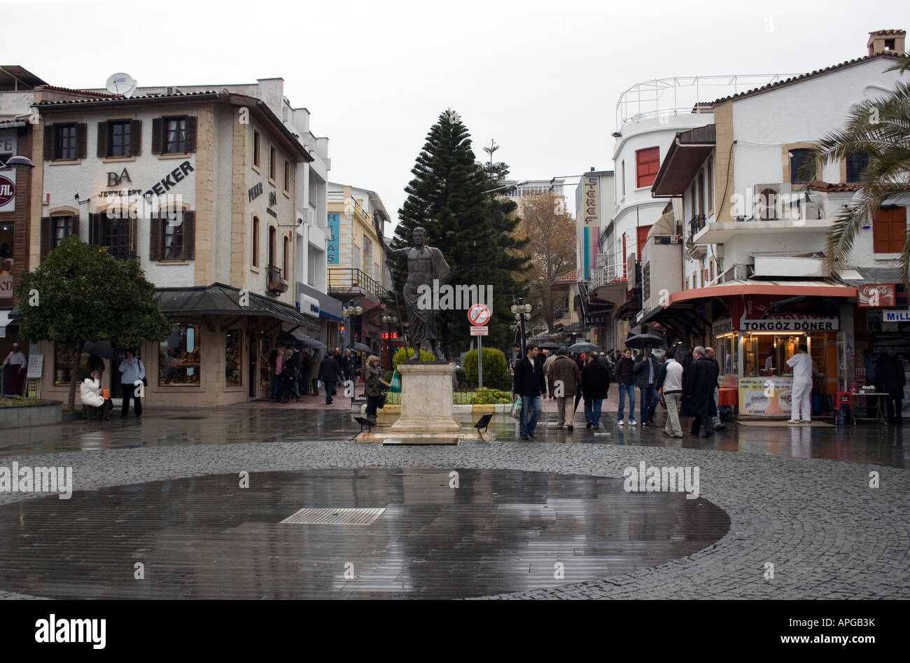 Rainy road wet view hi-res stock photography and images - Alamy