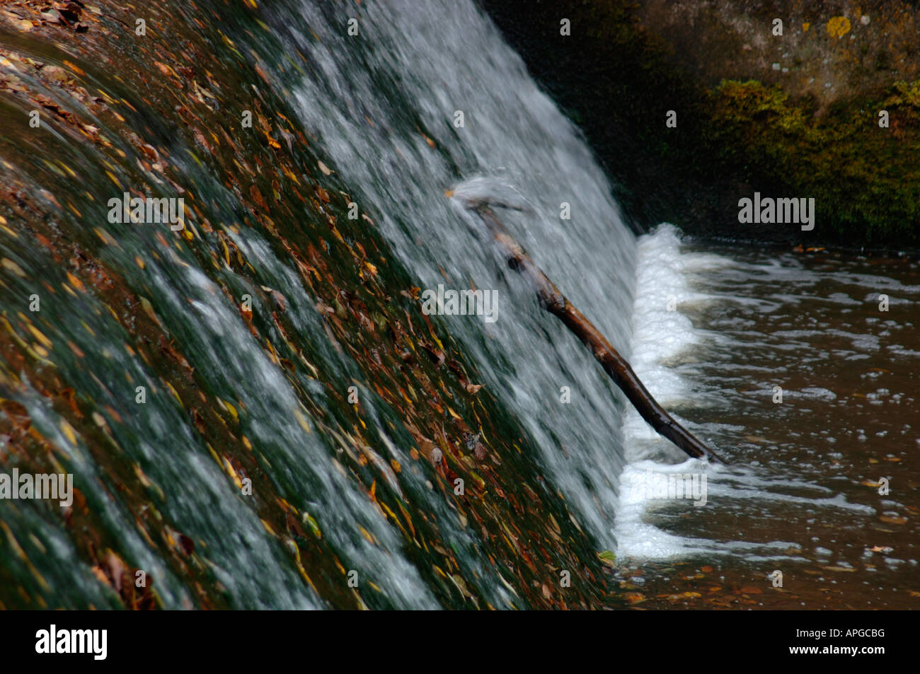 Overflow weir hi-res stock photography and images - Alamy