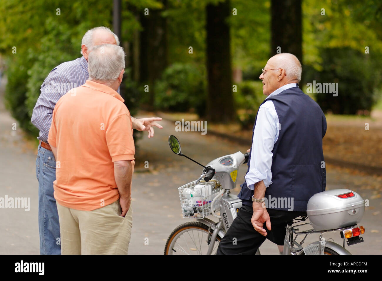 Old friends meet hi-res stock photography and images - Alamy