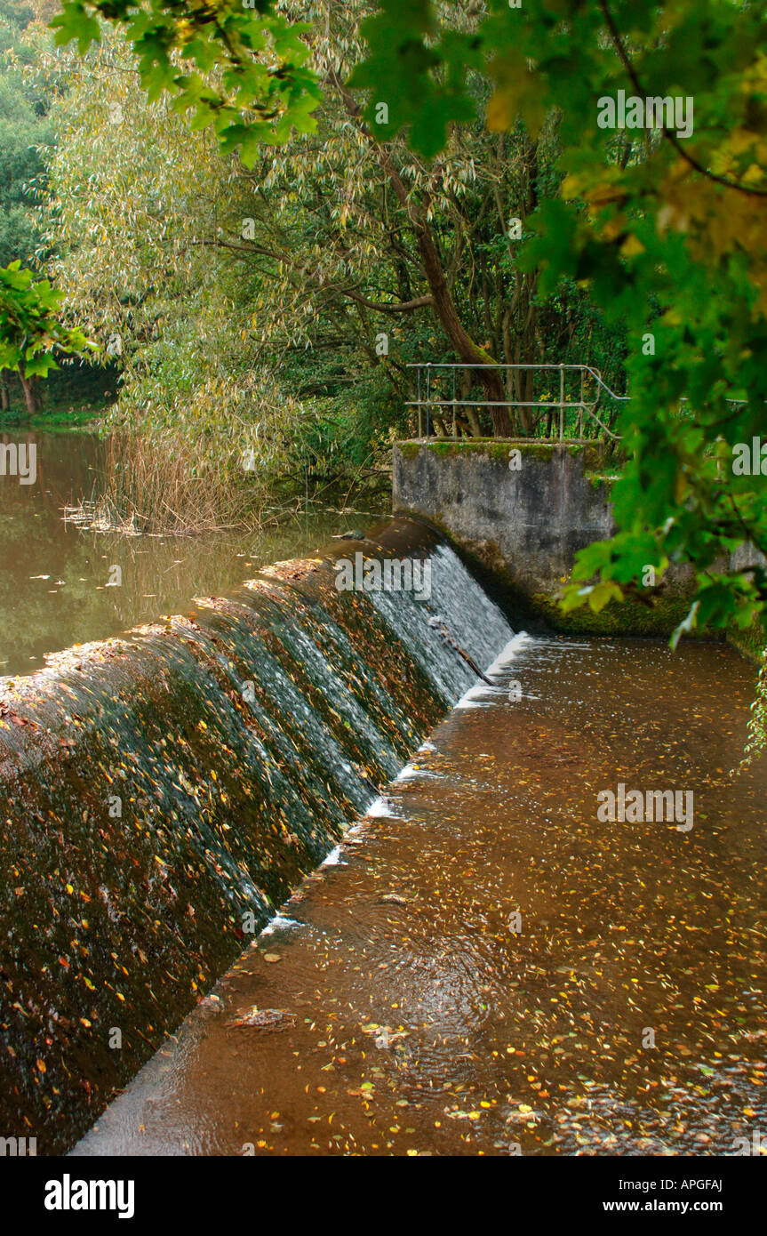 Overflow weir hi-res stock photography and images - Alamy