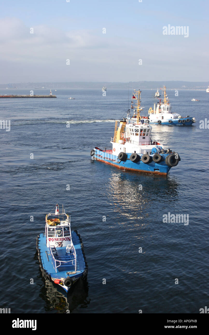 Tug boats working in Valparaiso harbour, Chile Stock Photo - Alamy