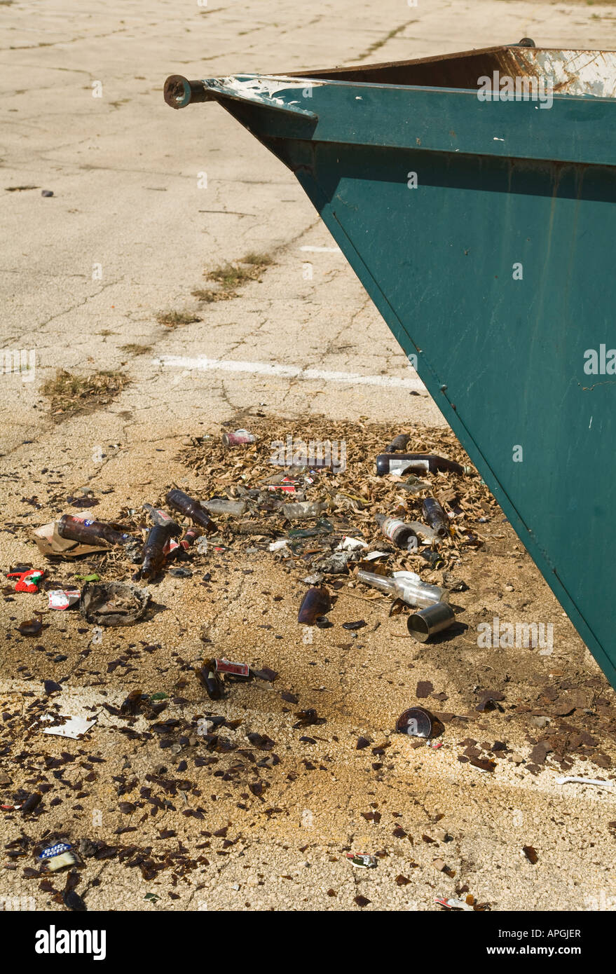 Trash dumpster hi-res stock photography and images - Alamy