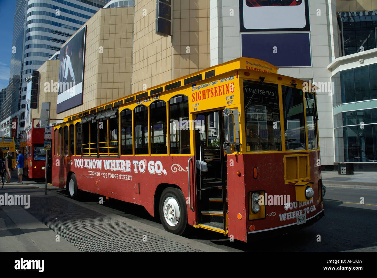 Tourist bus in Dundas Square Toronto Canada Stock Photo - Alamy