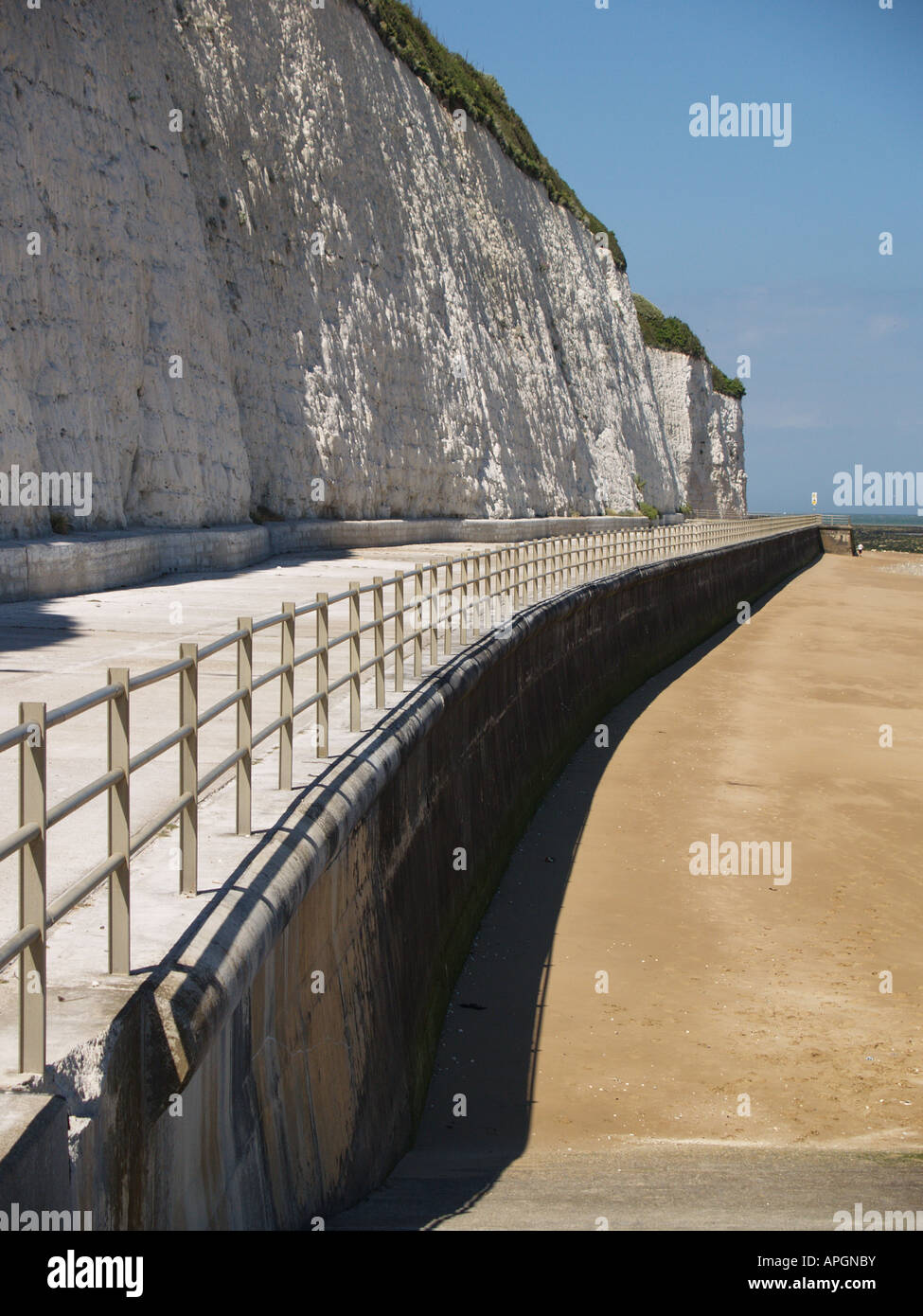 beach shadow chalk cliffs rail sunny peacefull Stock Photo - Alamy