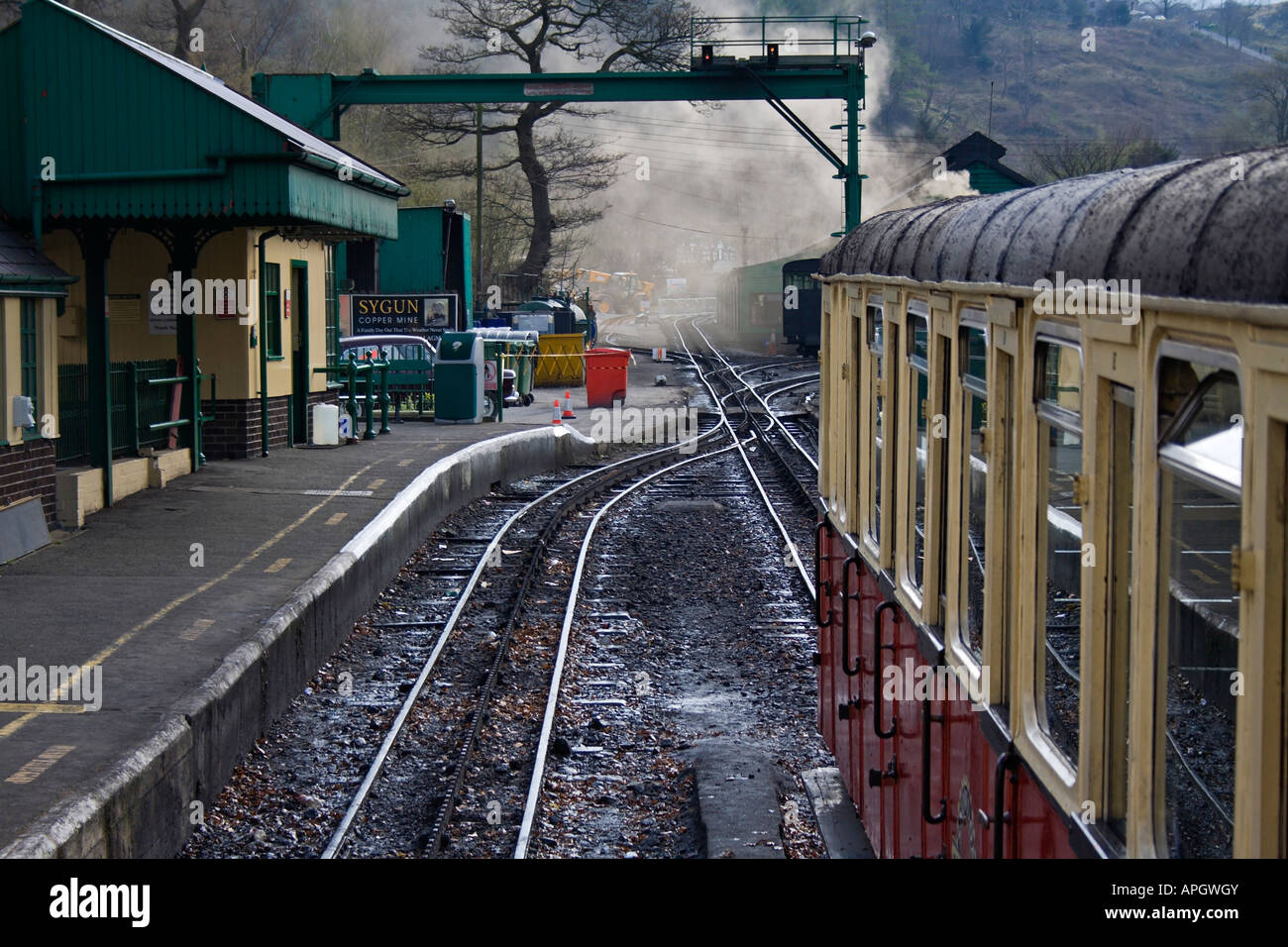 Snowdon station hi-res stock photography and images - Alamy