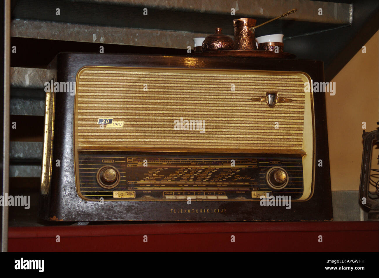 Vintage radio 1940 hi-res stock photography and images - Alamy