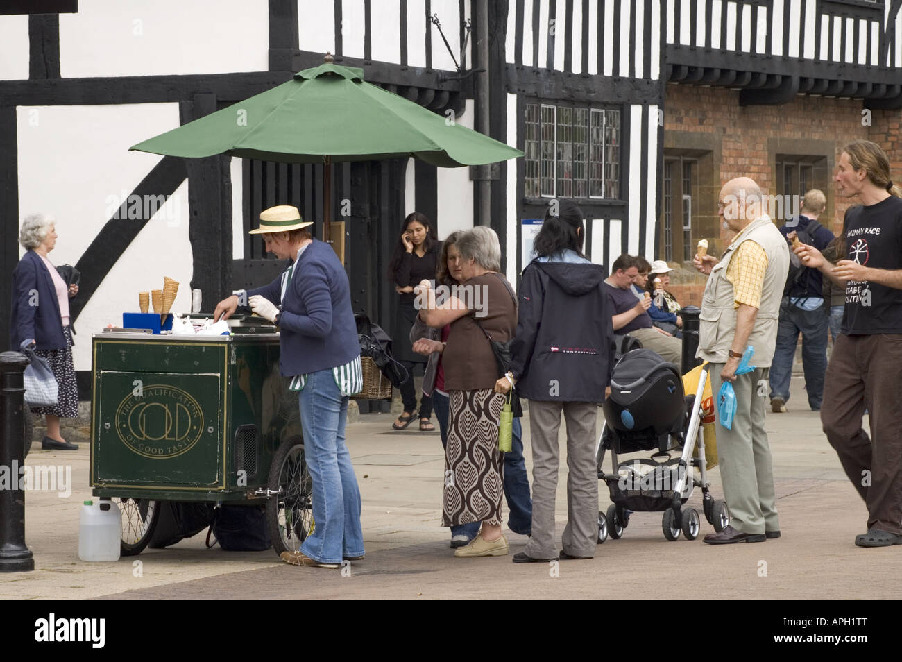 Ice cream queue at Stratford-upon-Avon UK Stock Photo - Alamy