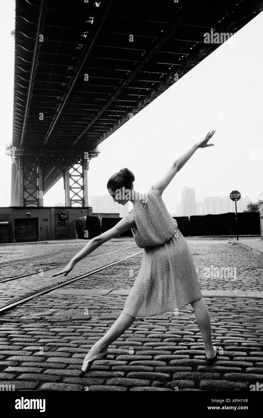 Ballerina dancing below the Manhattan Bridge Stock Photo - Alamy