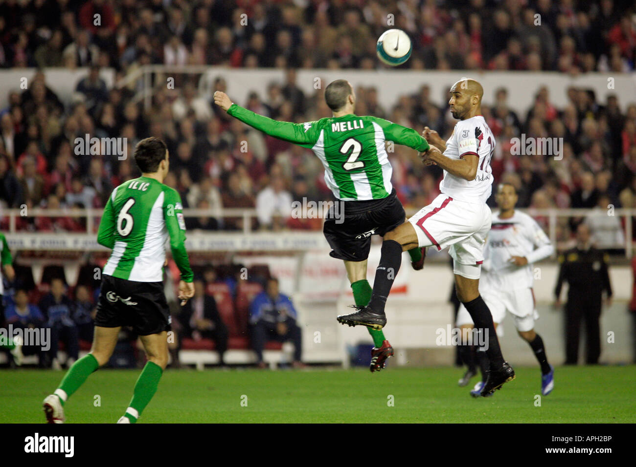 Kanoute heading the ball Stock Photo - Alamy