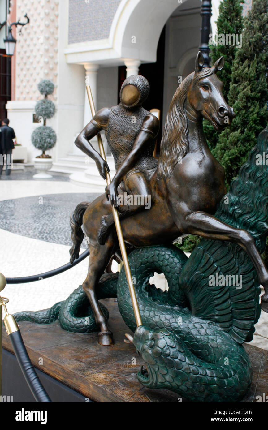 Bronze statue st george dragon hi-res stock photography and images - Alamy