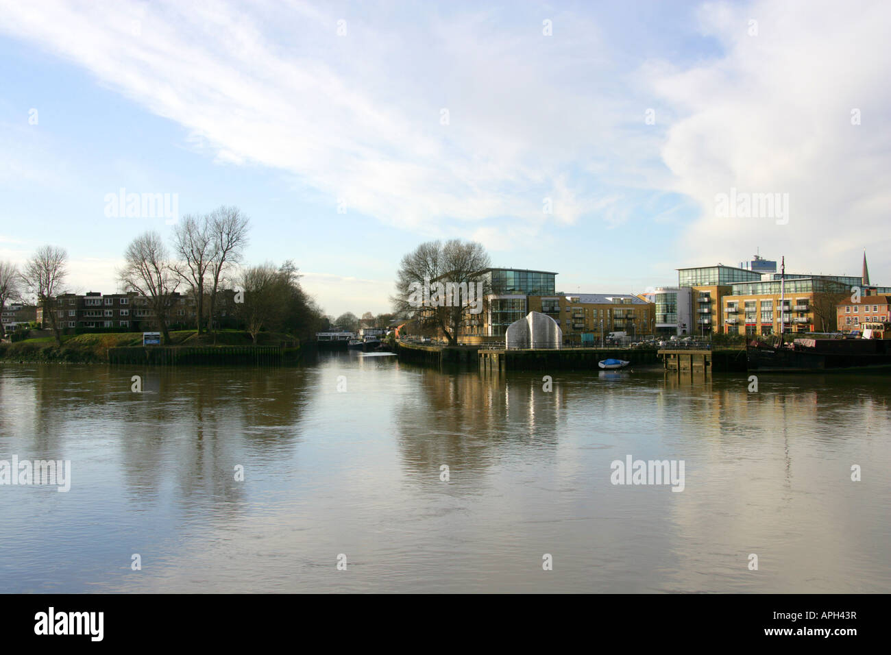 Thames Lock Where the Grand Union Canal Meets the River Thames at ...
