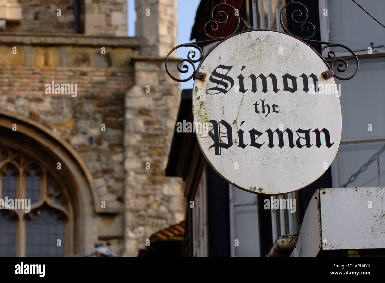 Rye town centre East Sussex, Simon the Pieman tea rooms sign in Lion ...