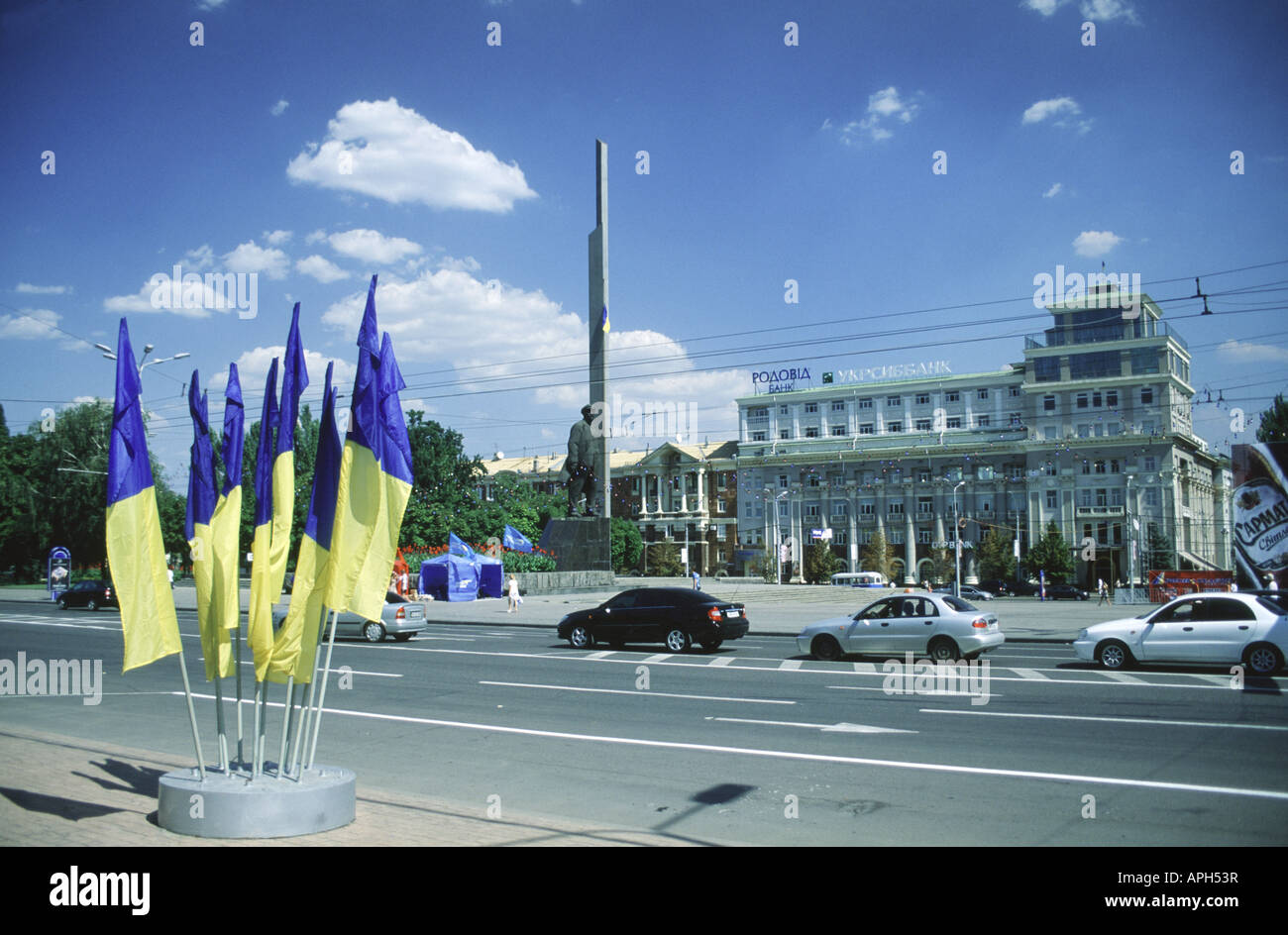 Central square with statue of Lenin Donetsk Ukraine Stock Photo - Alamy