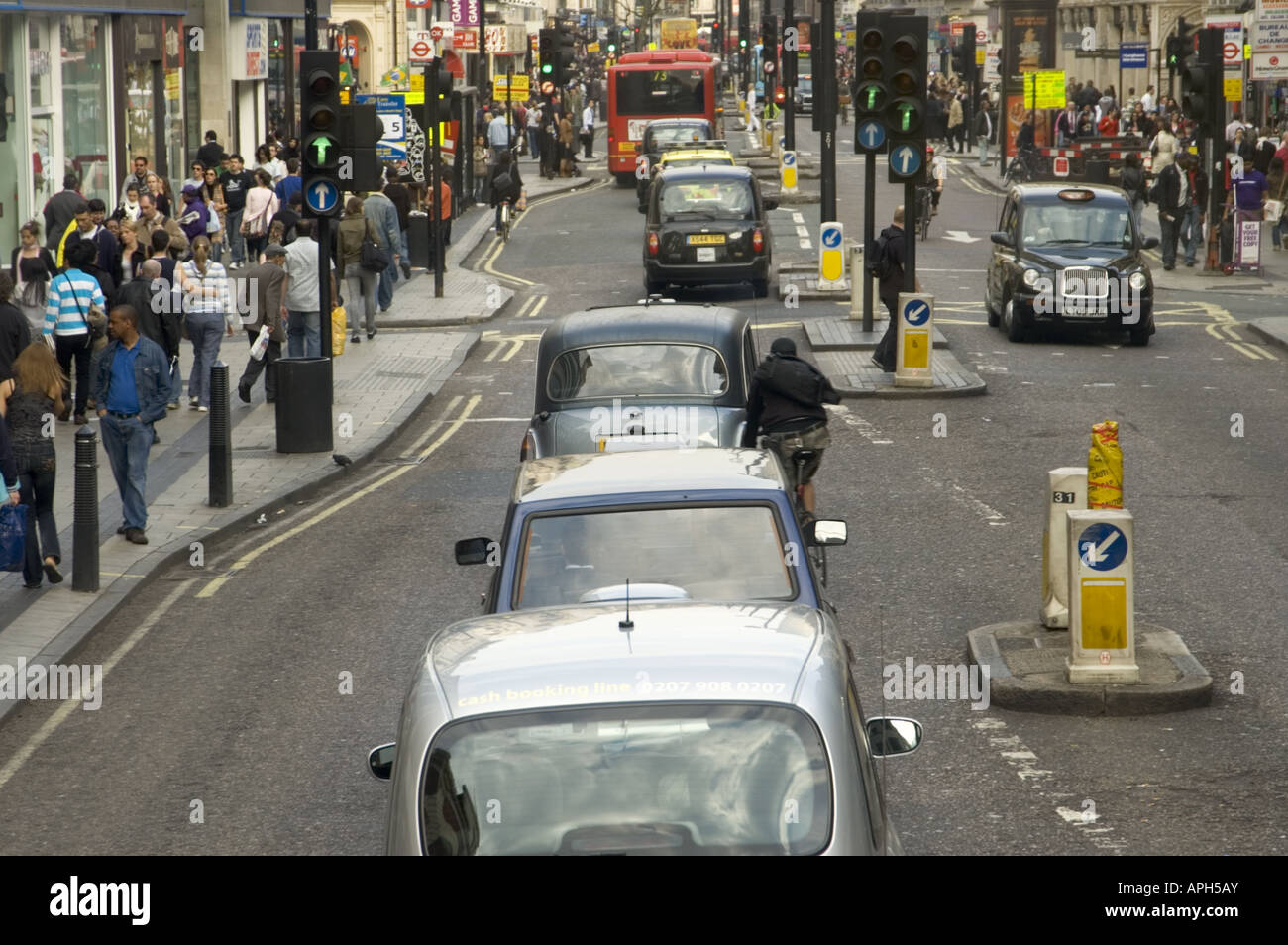 London street traffic hi-res stock photography and images - Alamy