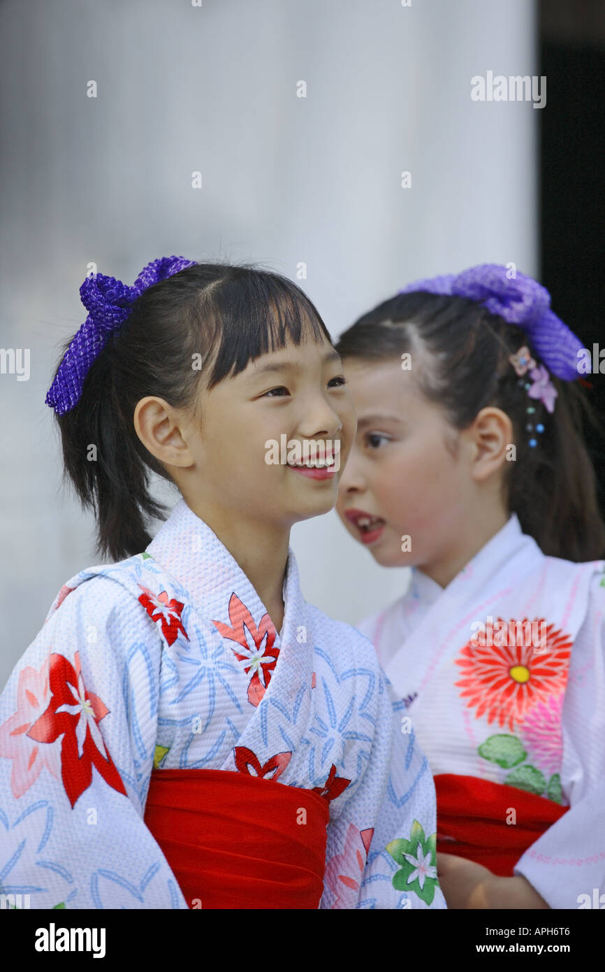 Japanese traditional outfit children hi-res stock photography and ...