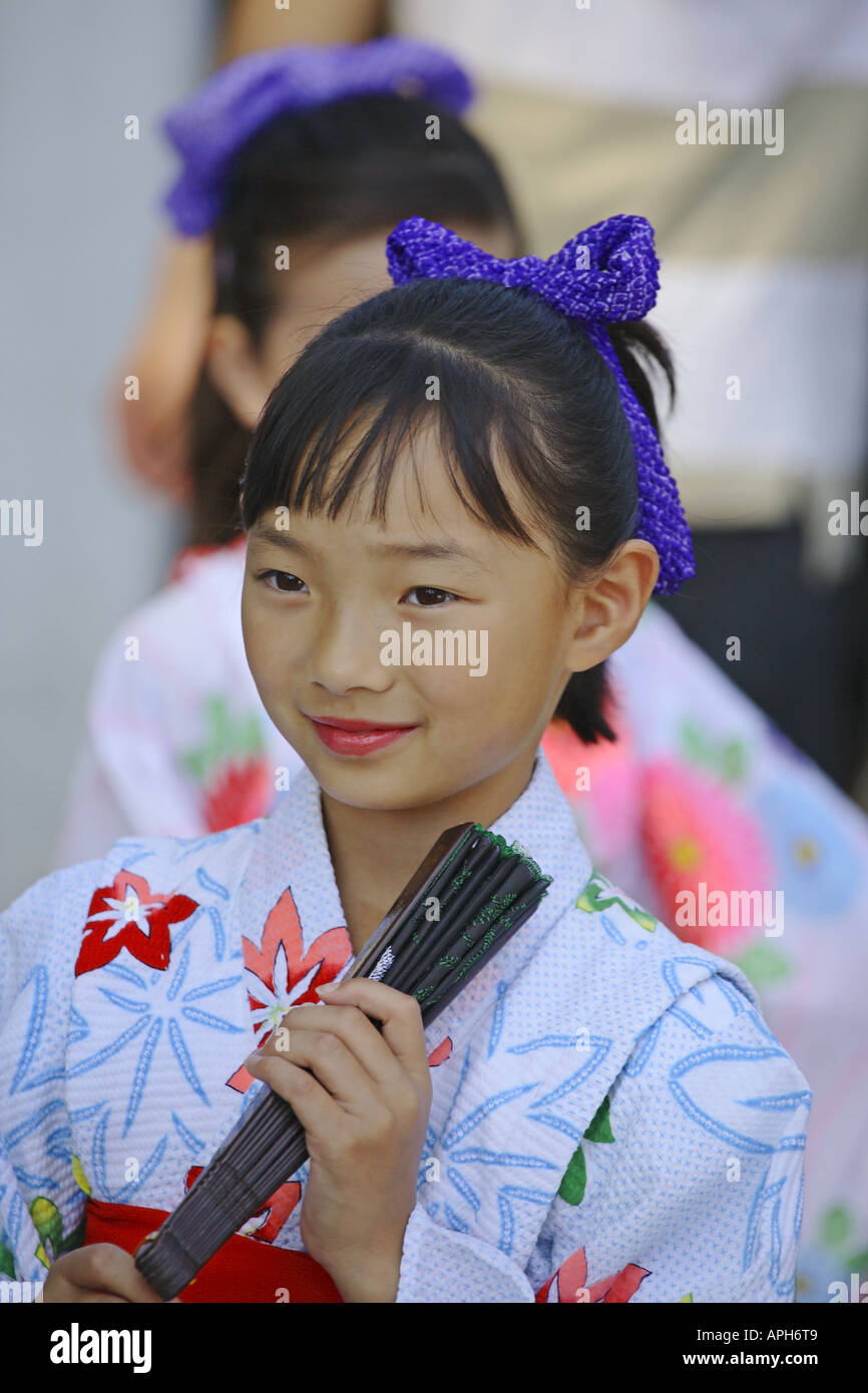 Japanese girl with costume and fan hi-res stock photography and images ...
