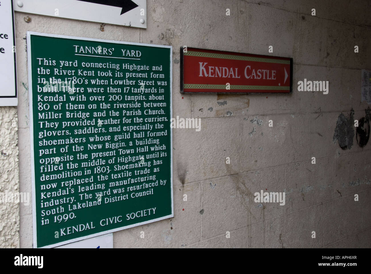 Shoemakers sign hi-res stock photography and images - Alamy