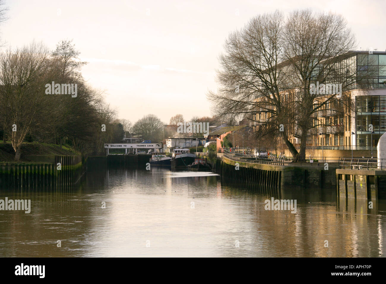 Thames Lock Where the Grand Union Canal Meets the River Thames at ...