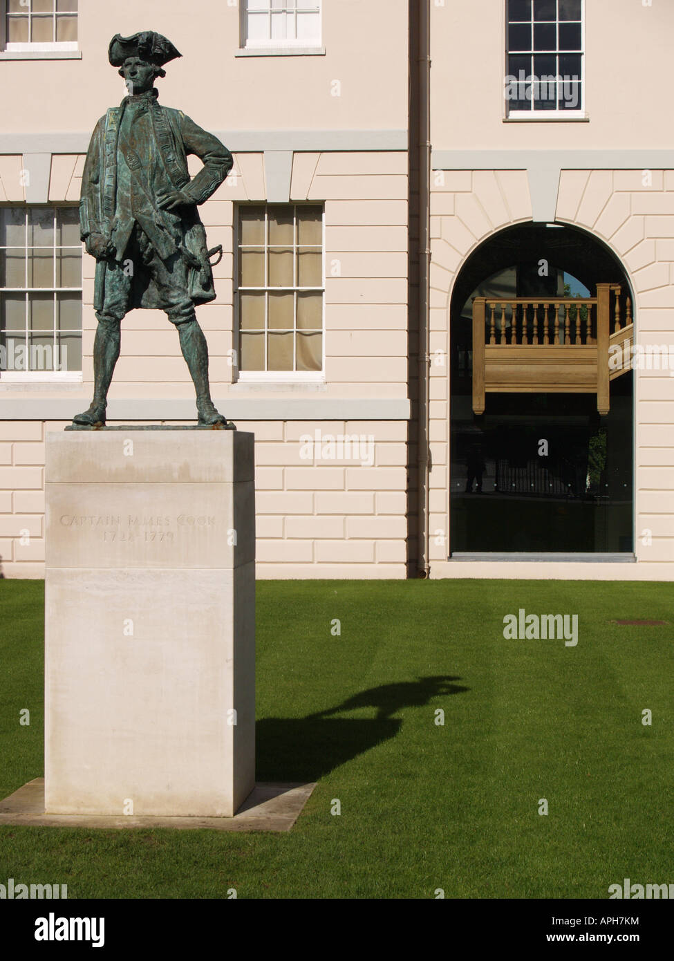 captain cook statue former old naval college greenwich Stock Photo - Alamy