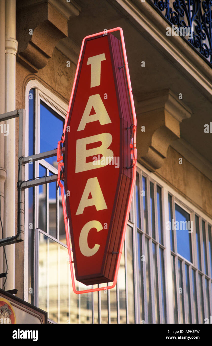 Paris tabac hi-res stock photography and images - Alamy