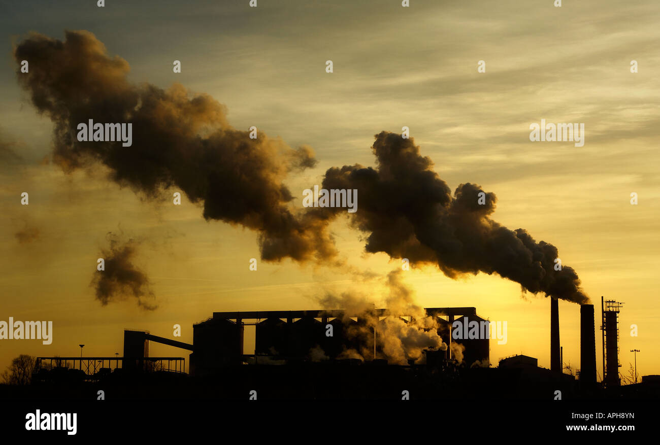 Polluting hi-res stock photography and images - Alamy