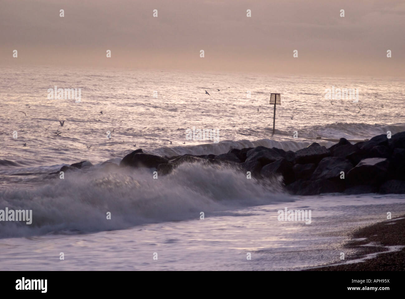 Non breaking waves hi-res stock photography and images - Alamy