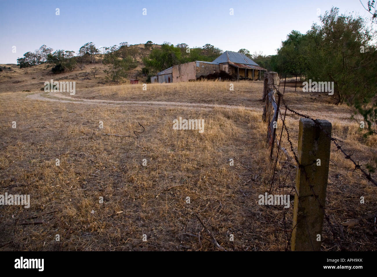 Australian homestead ruins hi-res stock photography and images - Alamy