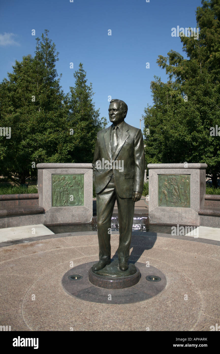 Statue of George H Bush Houston Texas November 2007 Stock Photo - Alamy
