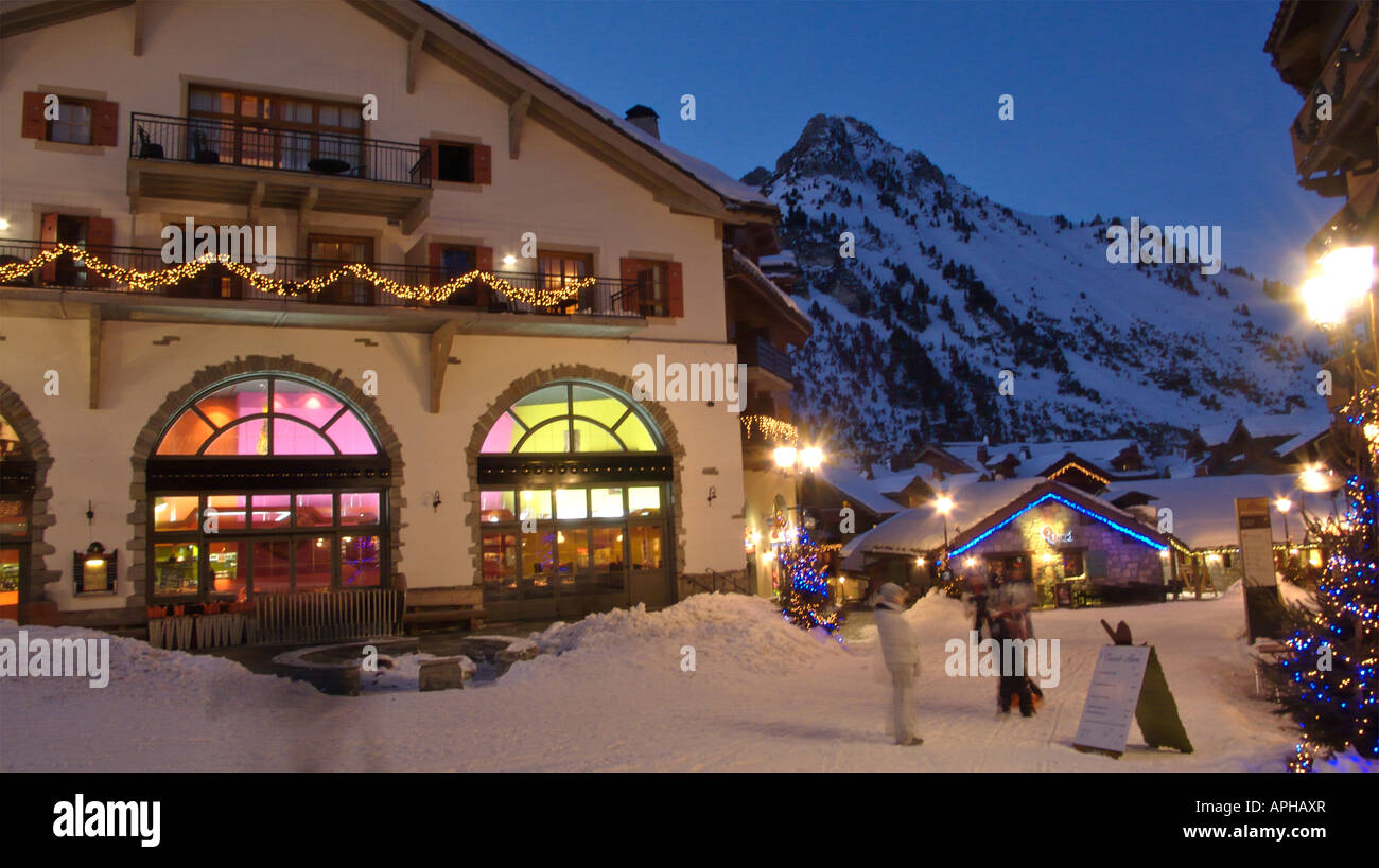 Apres ski les Arc 1950 in the French Alps France Stock Photo - Alamy