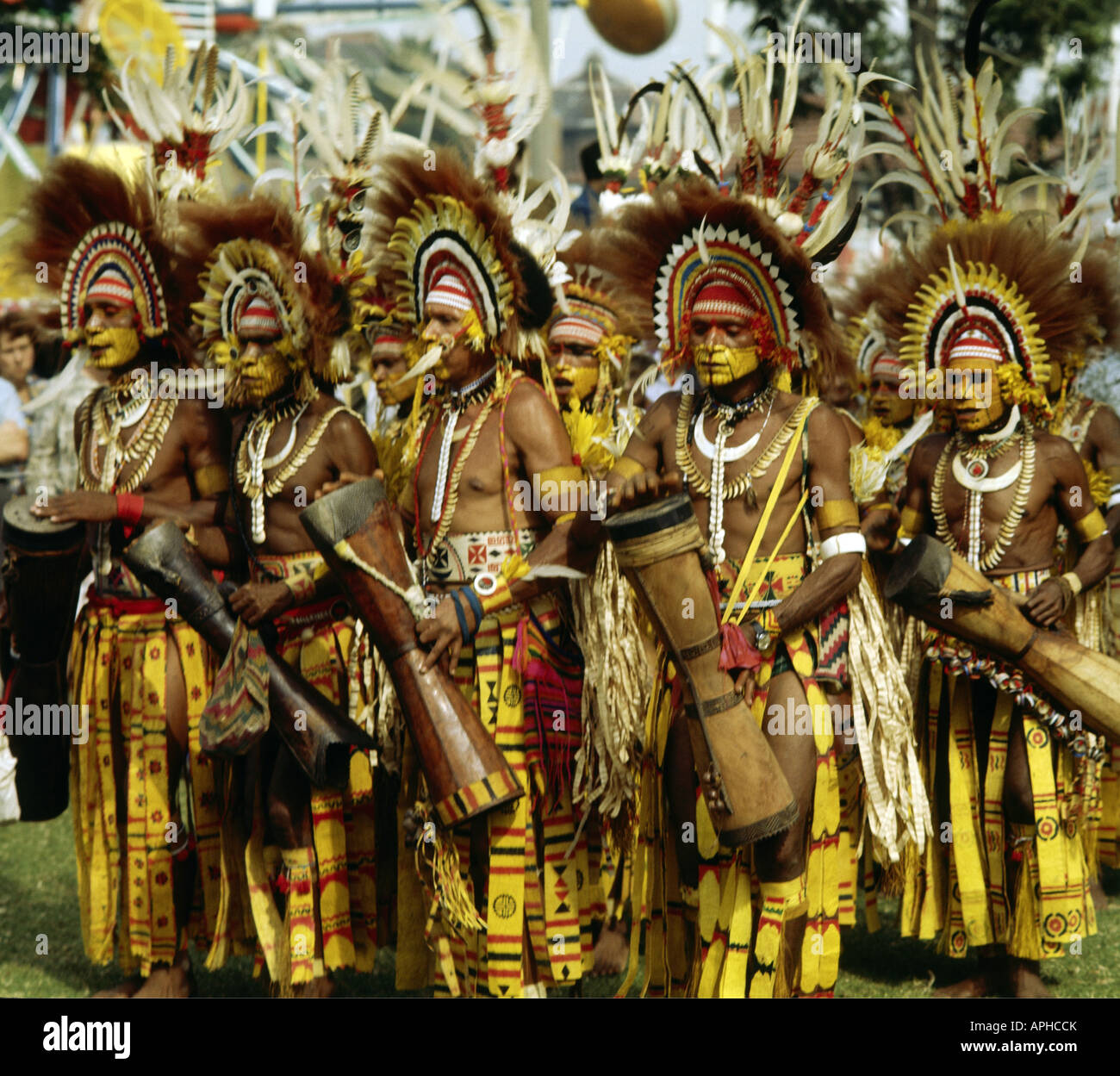 geography / travel, Papua New Guinea, dancers in traditional masks with ...