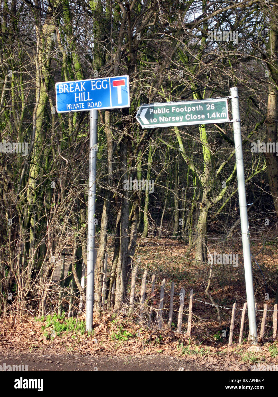 Public footpath signs hi-res stock photography and images - Alamy