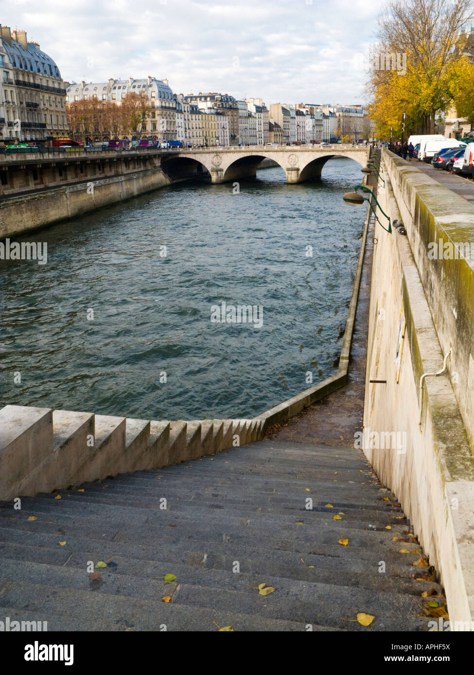 Walkway paris hi-res stock photography and images - Alamy