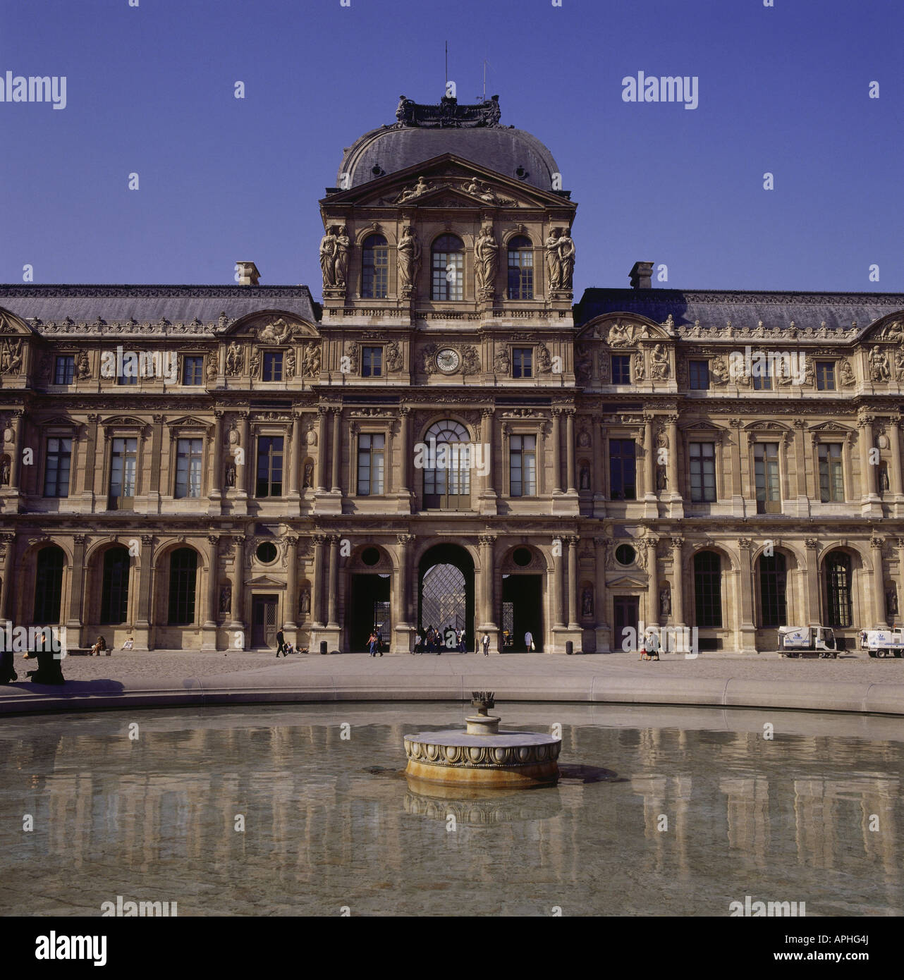 Louvre museum 1793 hi-res stock photography and images - Alamy