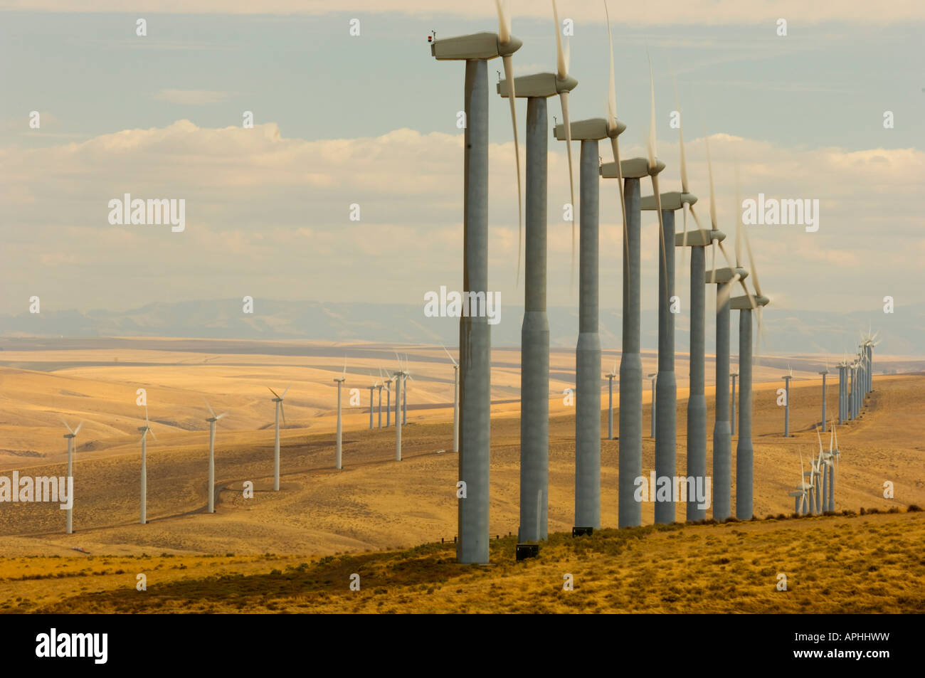 Electricity towers and wind hi-res stock photography and images - Alamy
