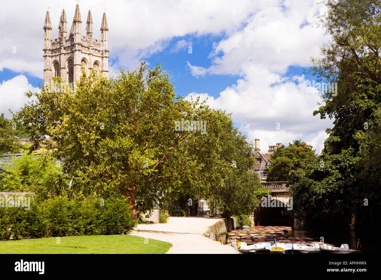 Magdalen College Tower, Bridge and punts, Oxford University, Oxford ...