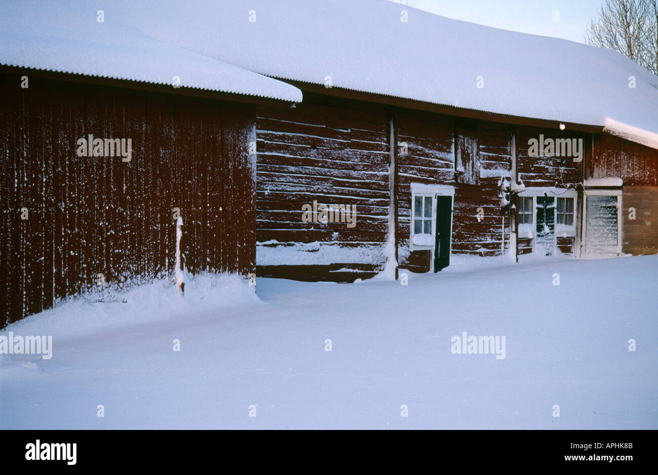 Barn in snow Stock Photo - Alamy