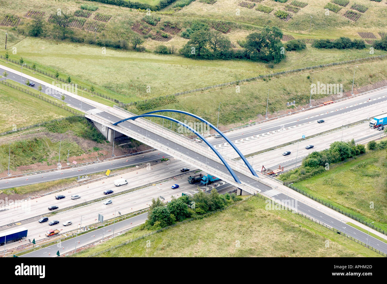 Pic By Edward Moss A bridge leads cars over the M42 Motorway Birmingham ...