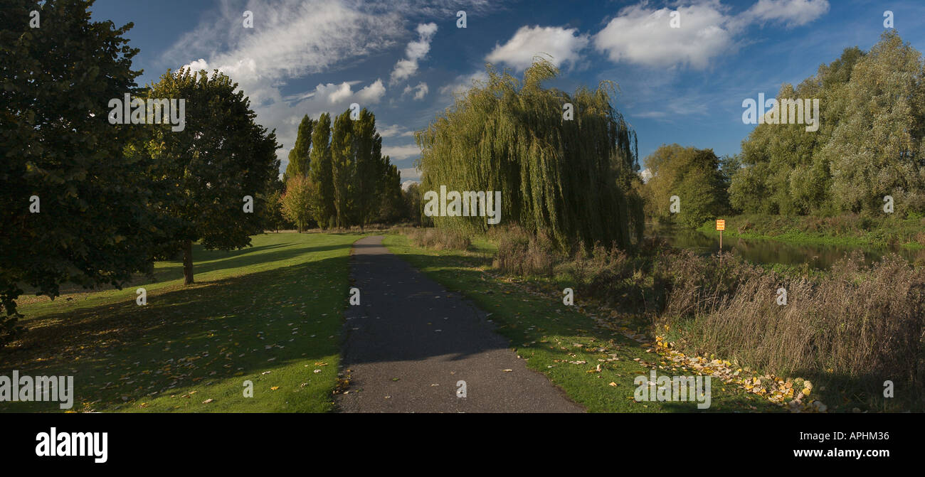 Colchester, footpath along the river Colne Stock Photo - Alamy