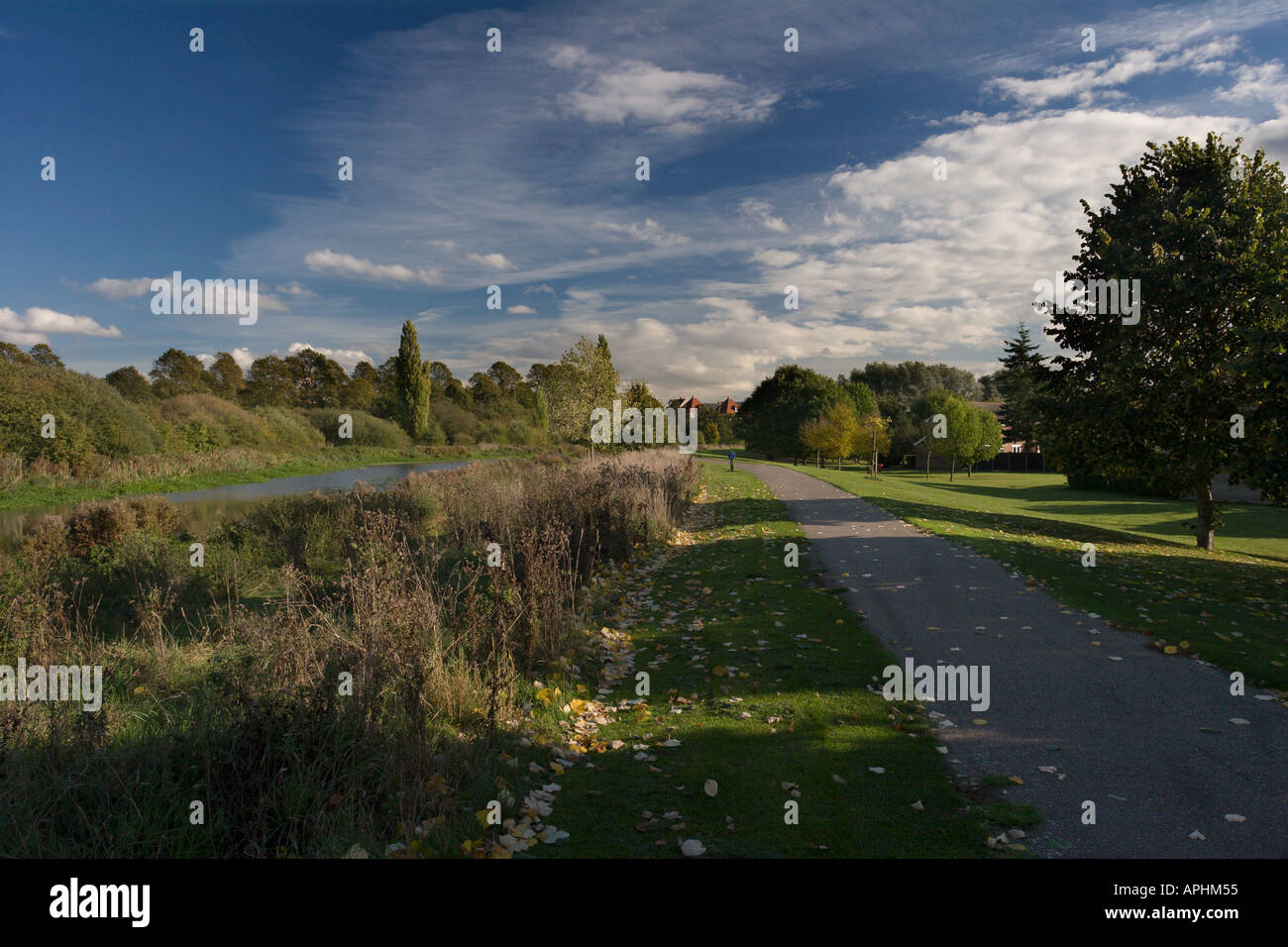 Colchester, footpath along the river Colne Stock Photo - Alamy
